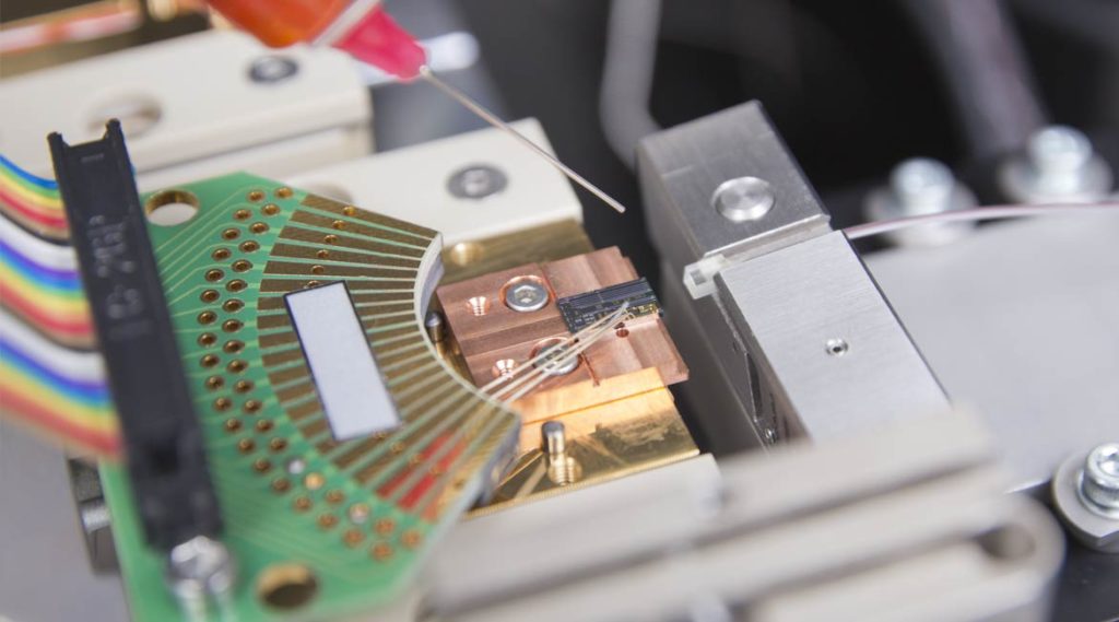 Photonic Device Assembly – ficonTEC Service